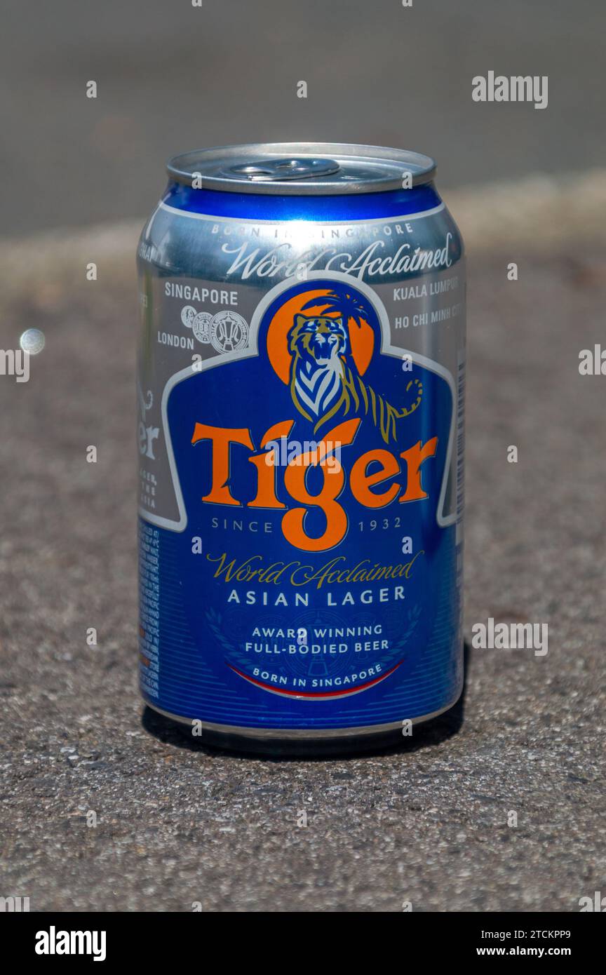 Tiger beer singapore hi-res stock photography and images - Alamy