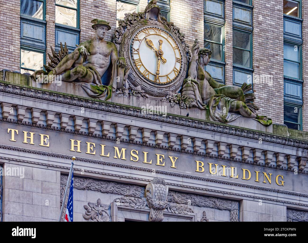 Helmsley Building’s clock on East 46th Street balances the Grand ...