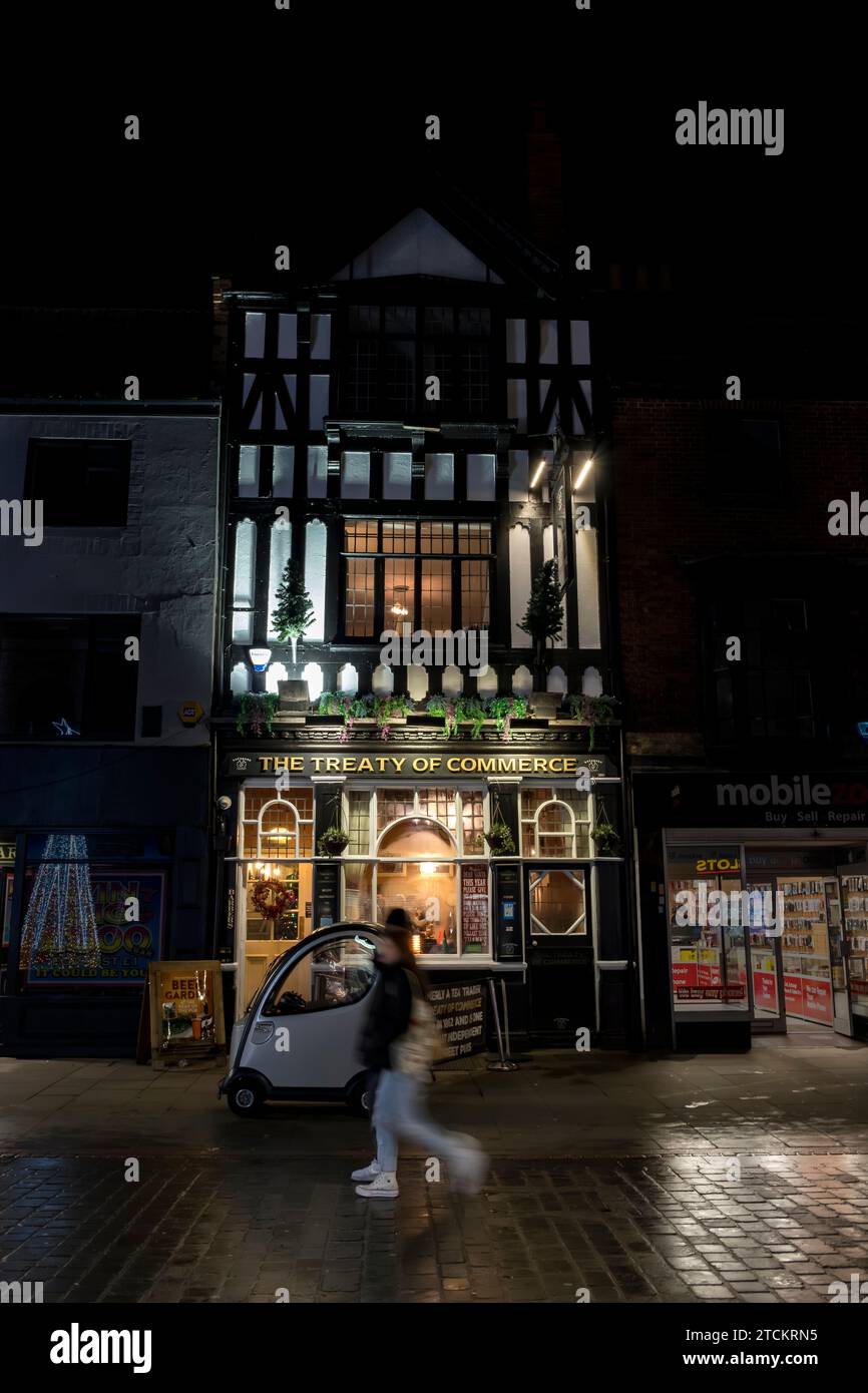 The Treaty of Commerce public house lit up at night, High Street ...