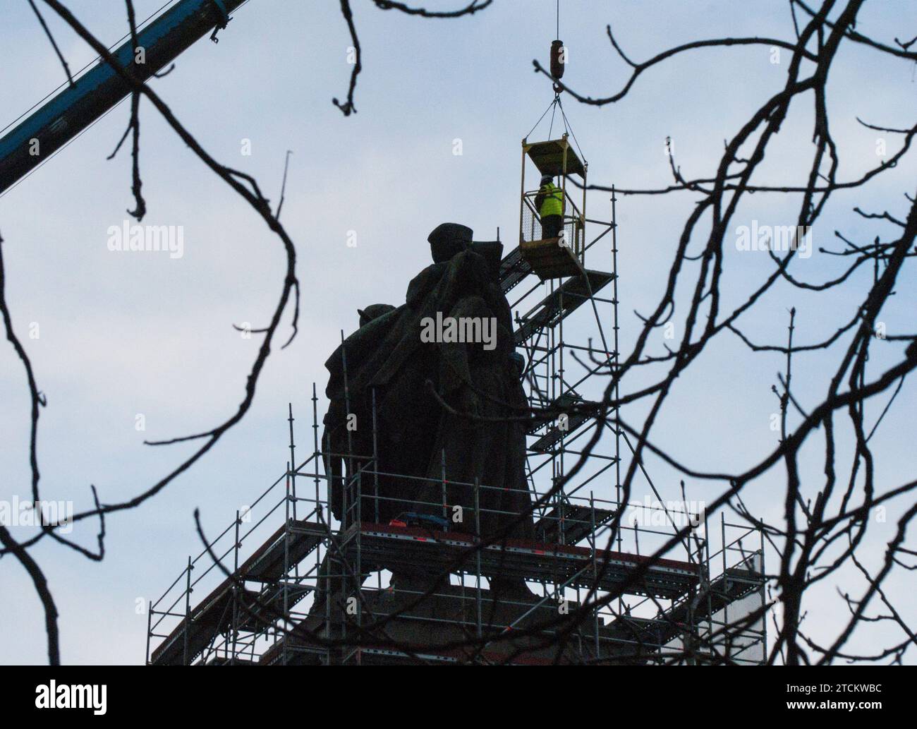 Dismantling /removal / of the monument of the Soviet army in Sofia ...