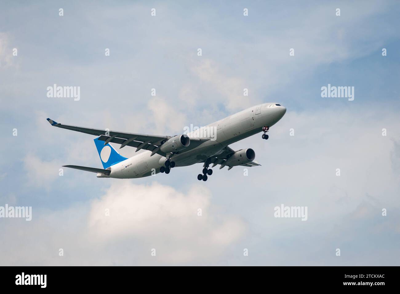 15.07.2023, Singapur, Republik Singapur, Asien - Ein Airbus A330-300 ...