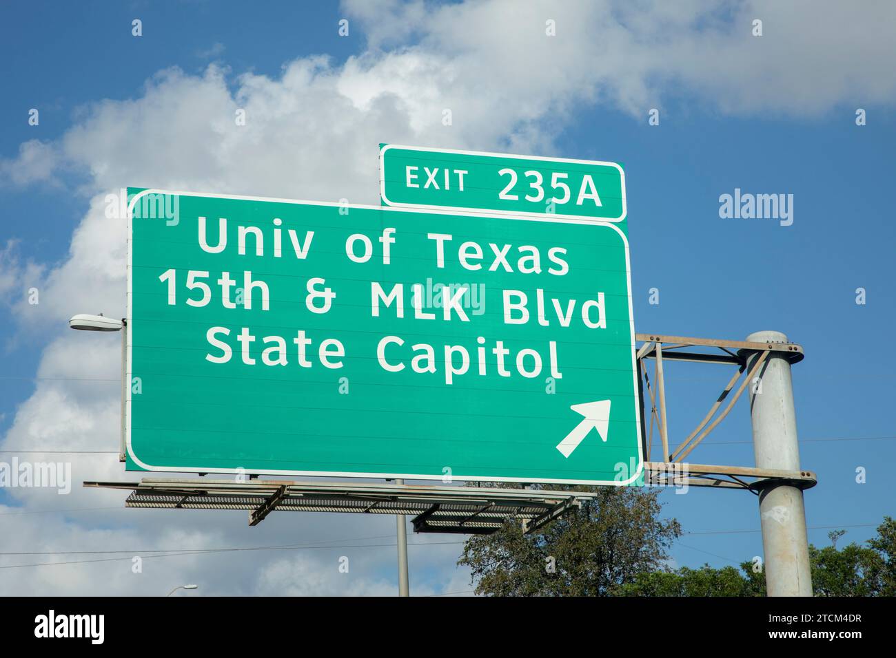 exit University of Texas and State Capitol in Austin from interstate 35 ...
