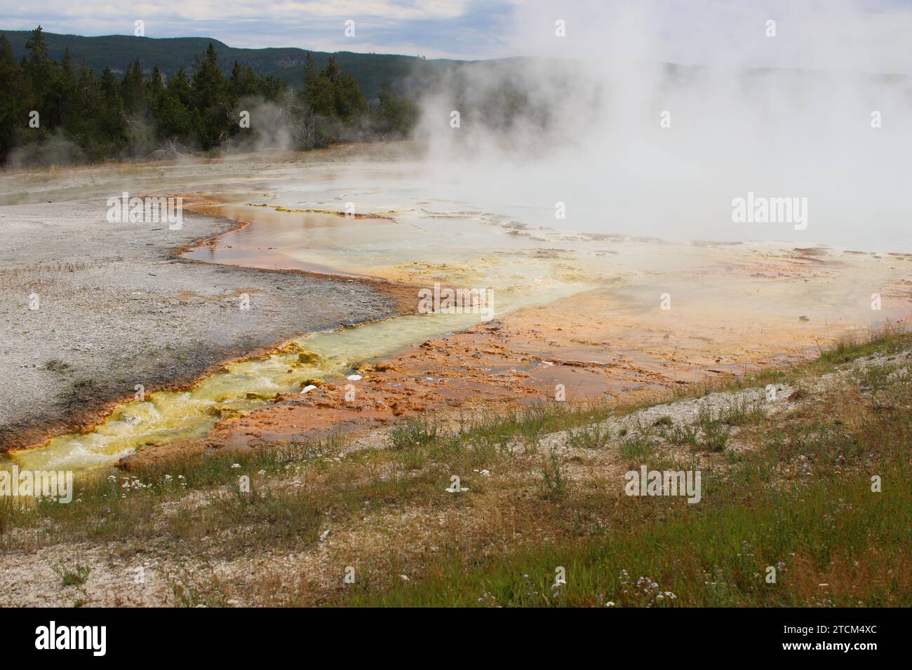 Yellowstone national park grand prismatic spring falls hi-res stock ...