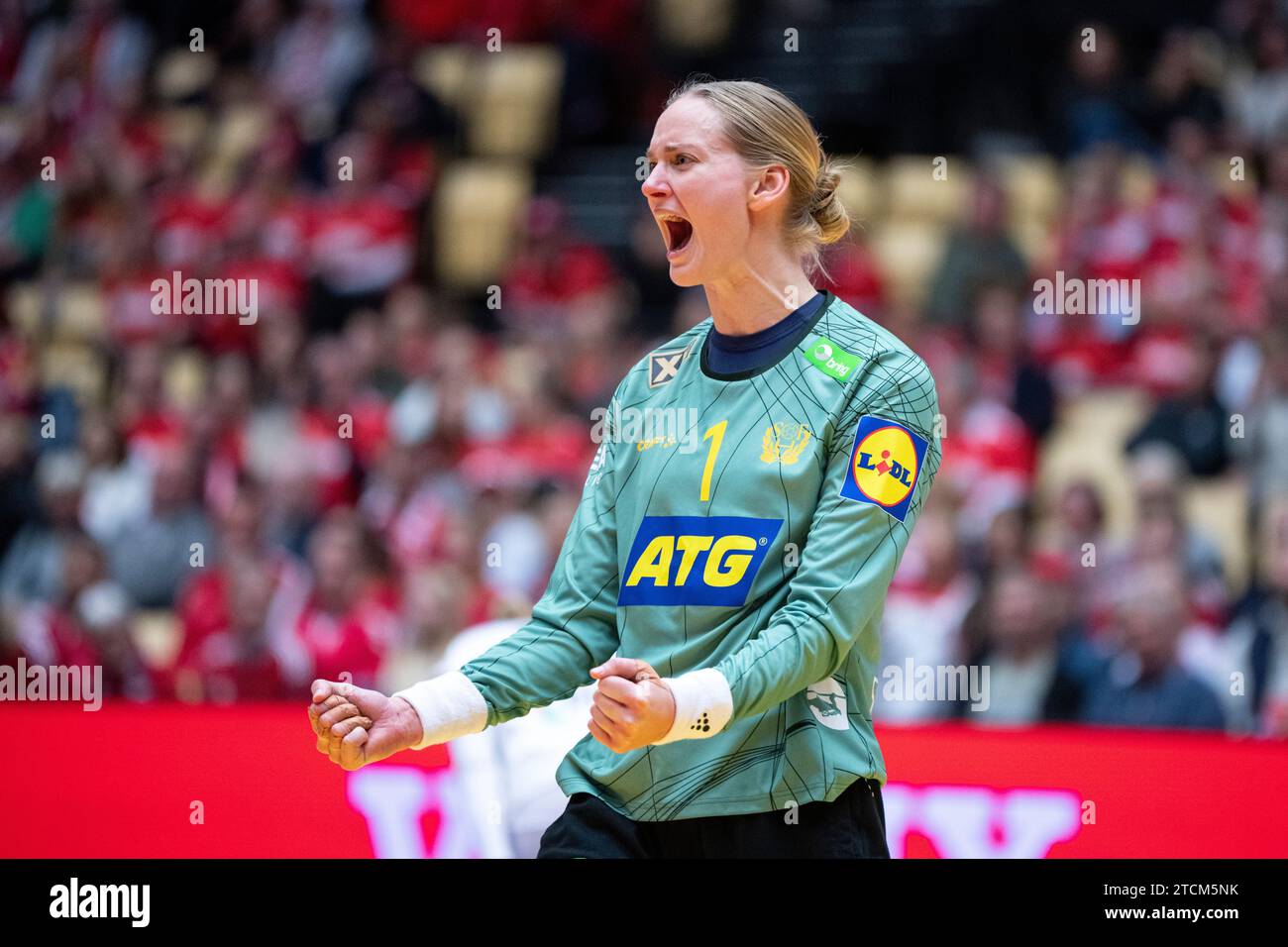 Herning, Denmark. 13th Dec, 2023. Goalkeeper Johanna Bundsen of Sweden ...