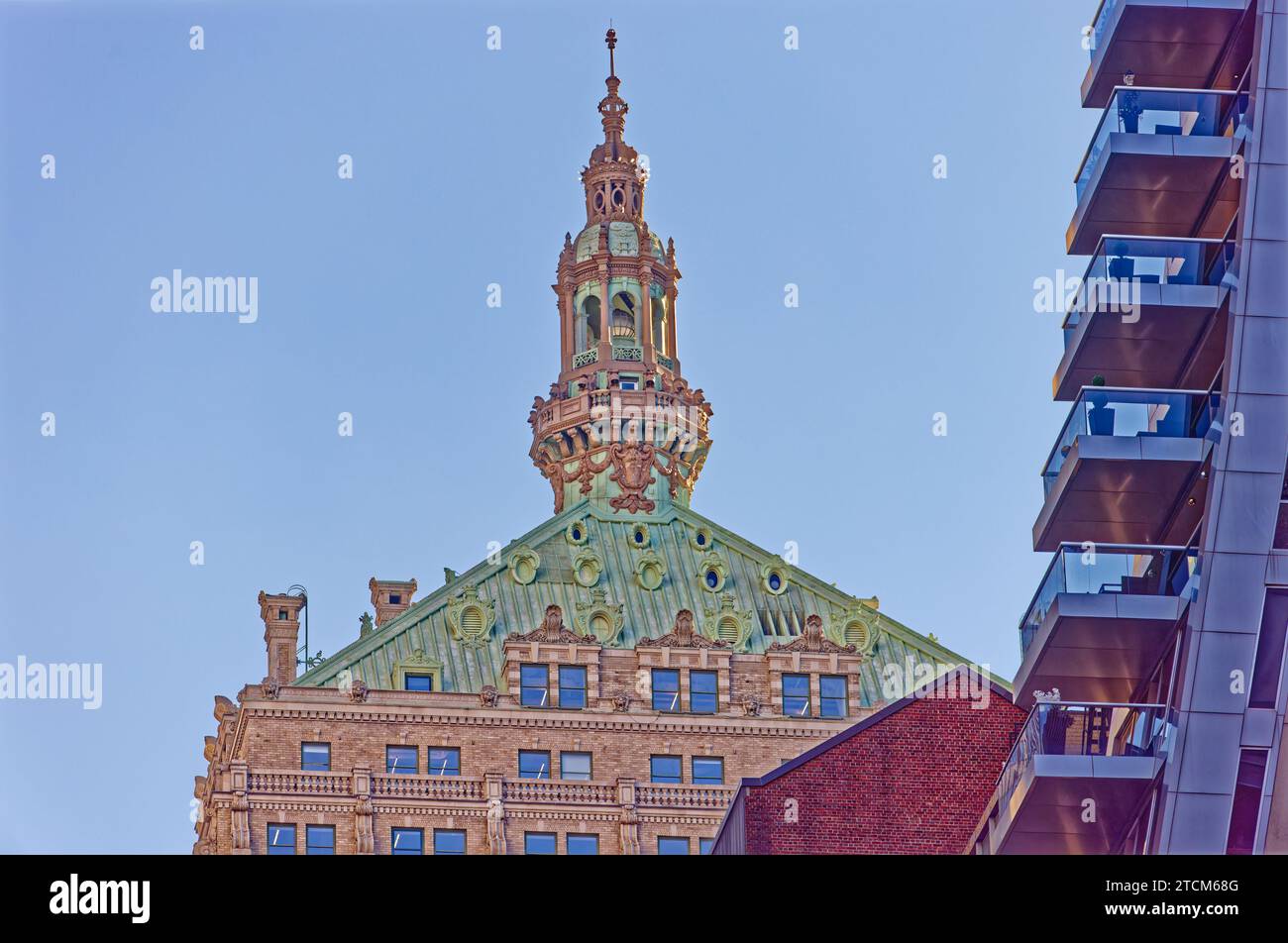Landmark Helmsley Building crown, a green copper pyramidal roof and ...