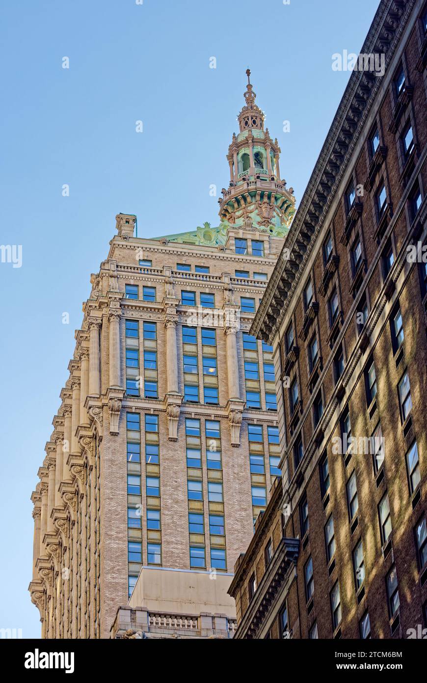 Landmark Helmsley Building’s crown, a green copper pyramidal roof ...