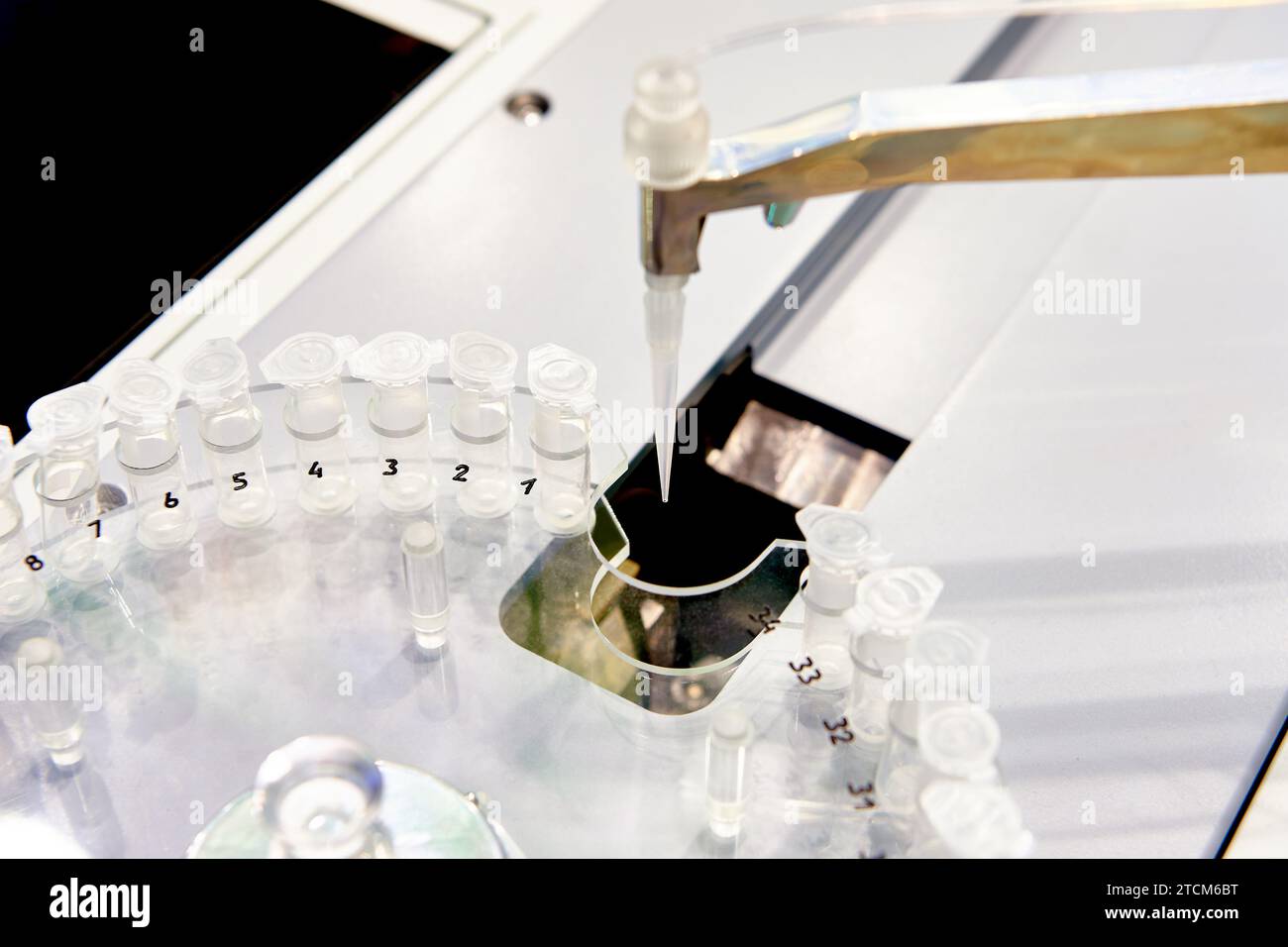 Atomic absorption spectrometer with electrothermal atomization in lab ...
