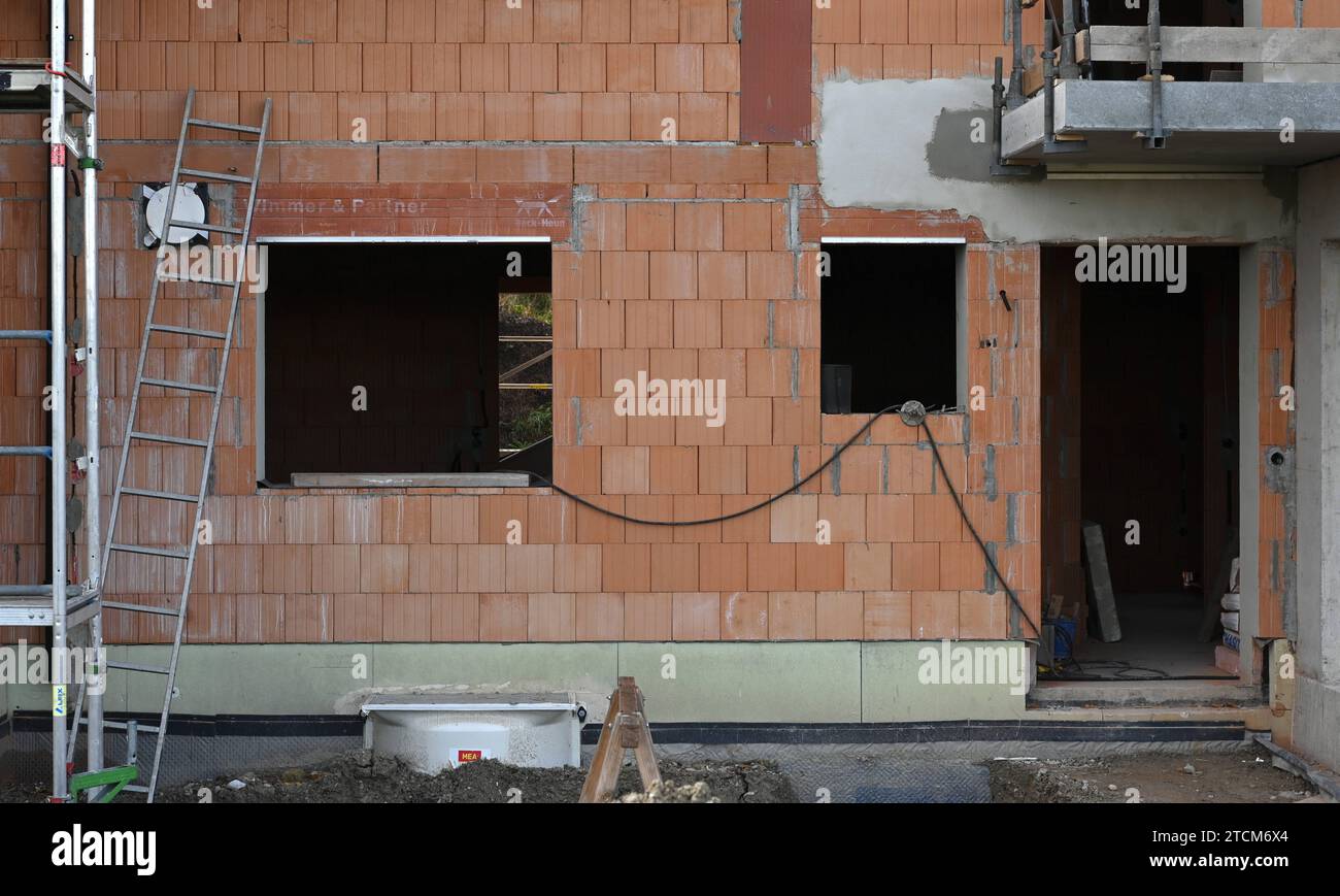 Neubau, Haus, aufgenommen in Eichenau, Bayern, am 10. November 2023 ...