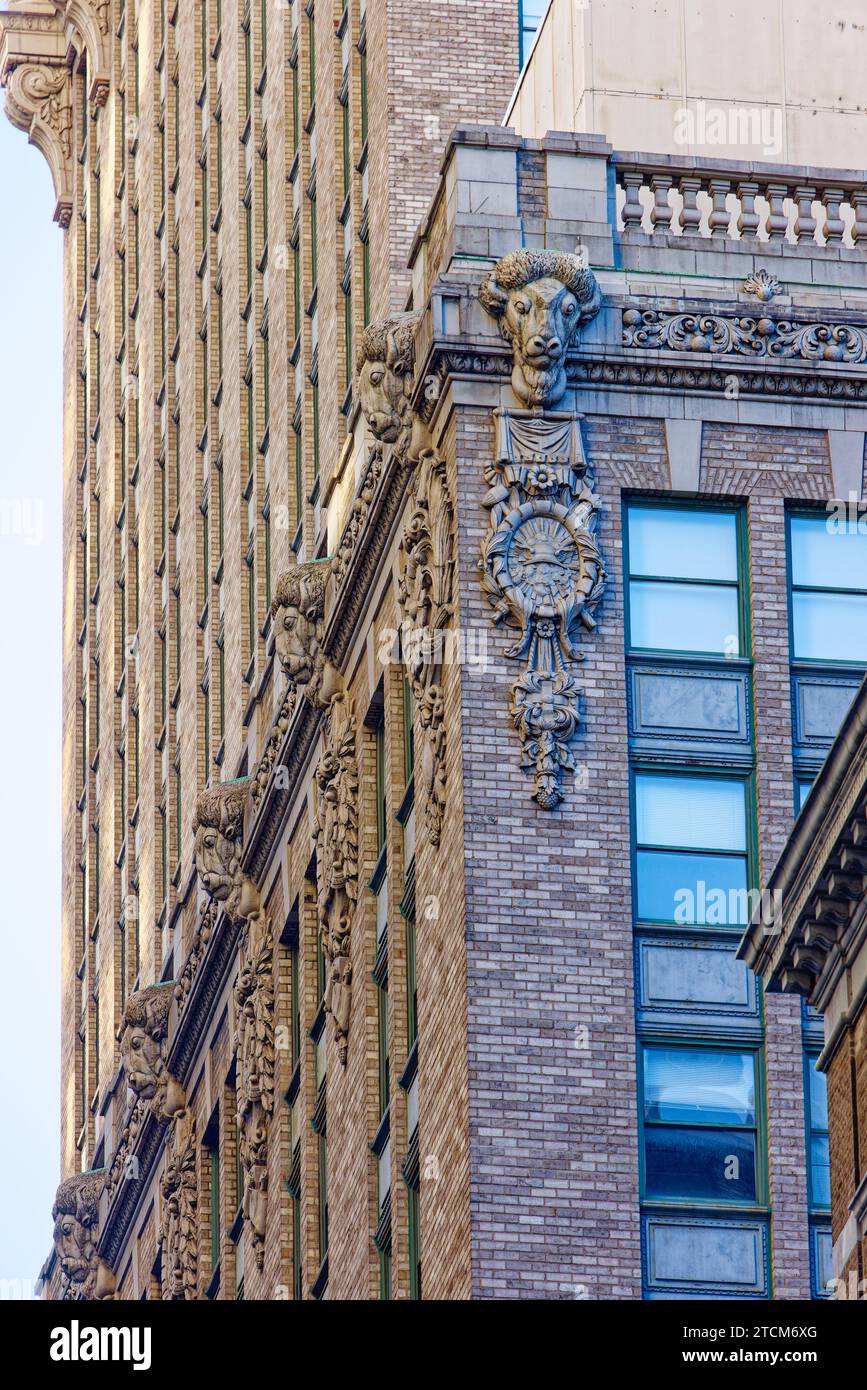 Helmsley Building (former New York Central Building) detail: top of the ...