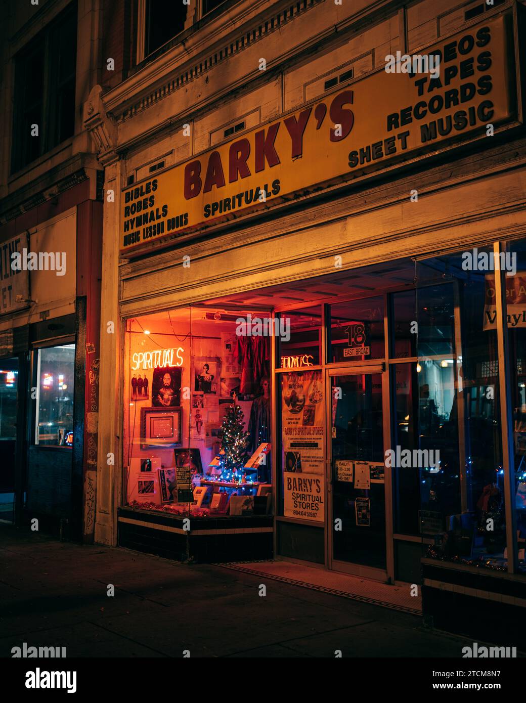 Vintage storefront hi-res stock photography and images - Alamy