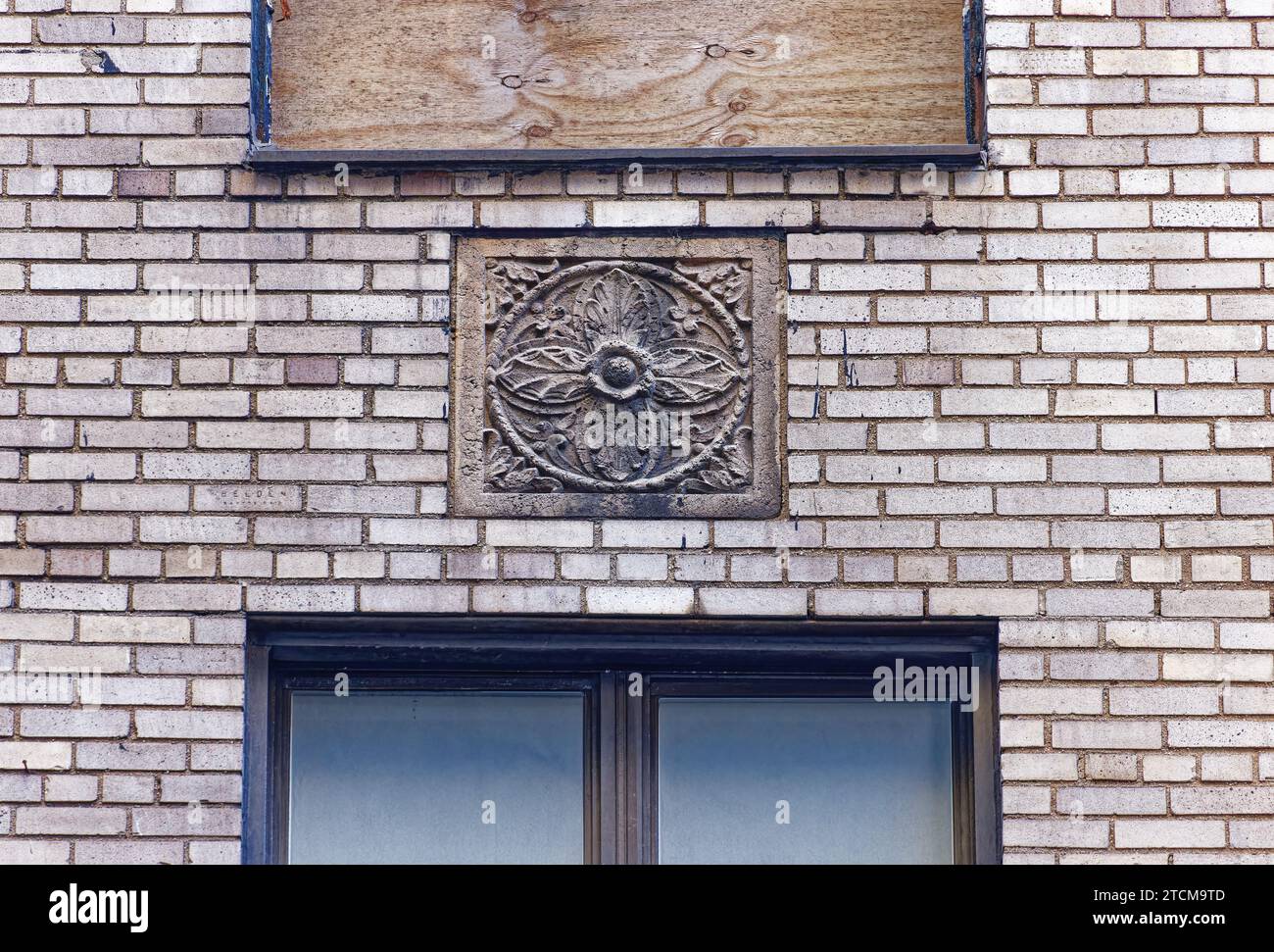 Façade detail: Hotel Carter under renovation in Times Square/Theater ...