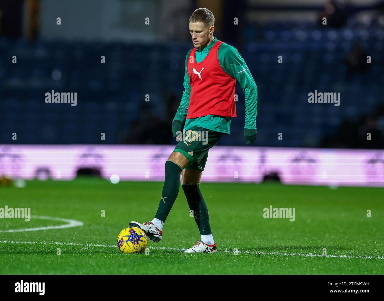 Lewis Gibson #17 of Plymouth Argyle warming up during the Sky Bet ...