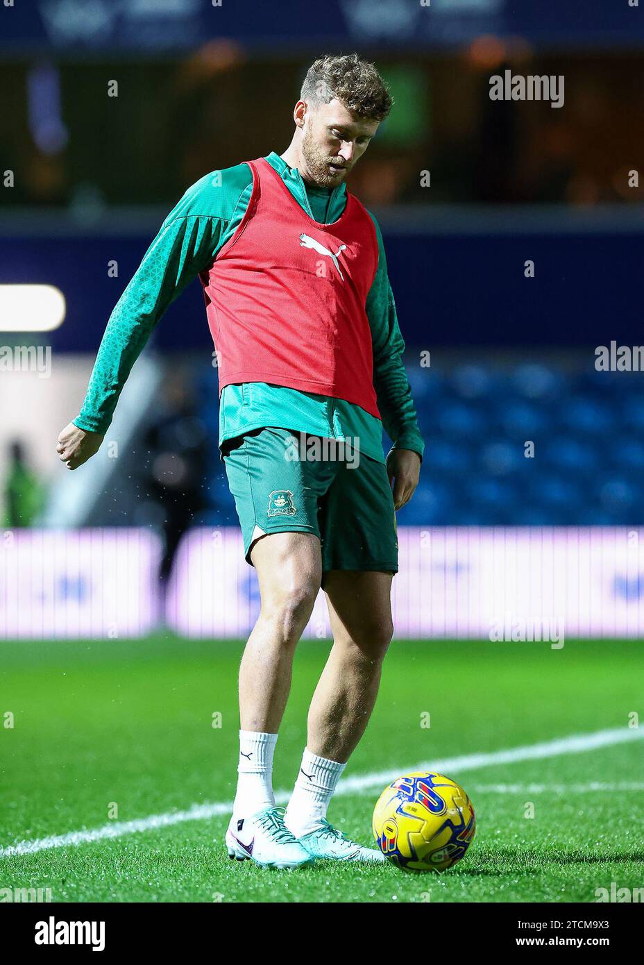 Dan Scarr #6 of Plymouth Argyle warming up during the Sky Bet ...