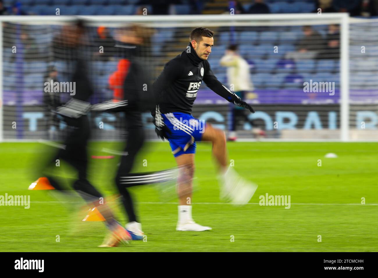 Harry Winks #8 of Leicester City during the pre-game warmup ahead of ...