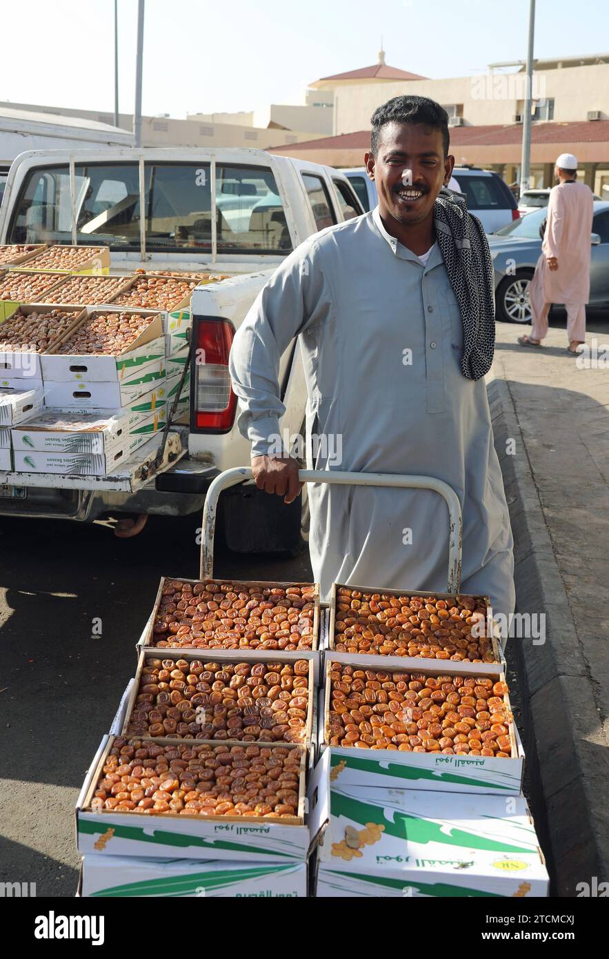 Date merchant at the famous market in Medina Stock Photo - Alamy