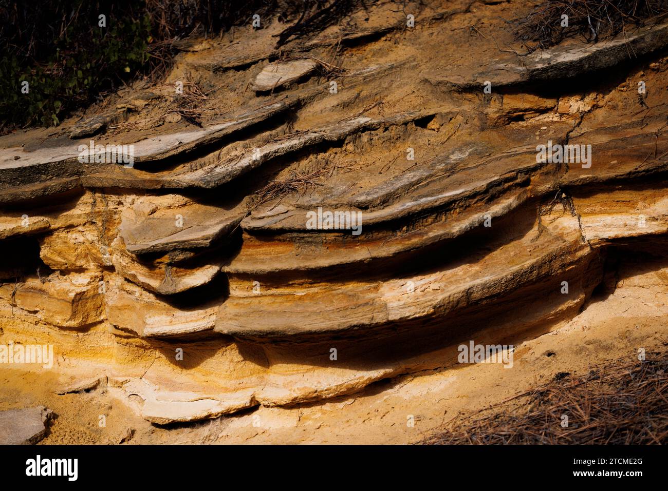 Overhanging rocks hi-res stock photography and images - Alamy