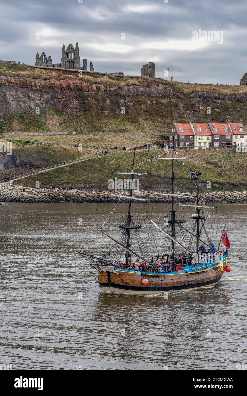 Holidaymakers on a sailing ship in the harbour of Whitby, North ...