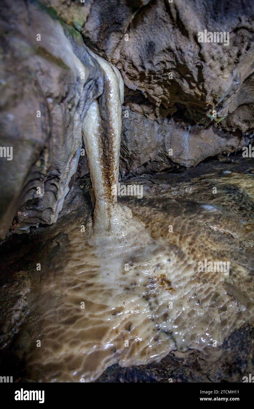 Limestone rock formations at Stump Cross Caverns in Yorkshire Stock ...