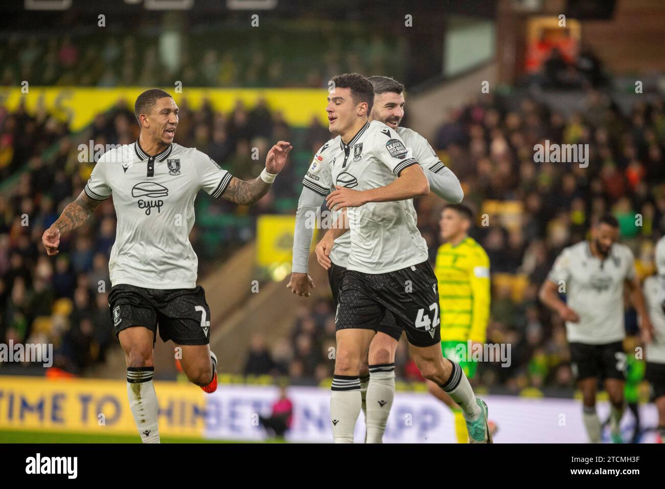 Sheffield Wednesday Bailey-Tye Cadamarteri celebrates with his team ...