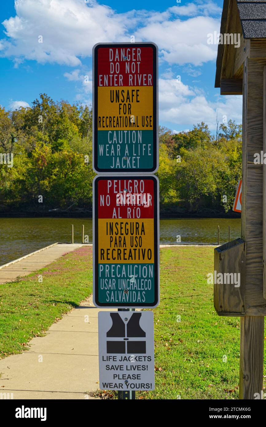 Danger signs in both English ad Spanish on the banks of the ...