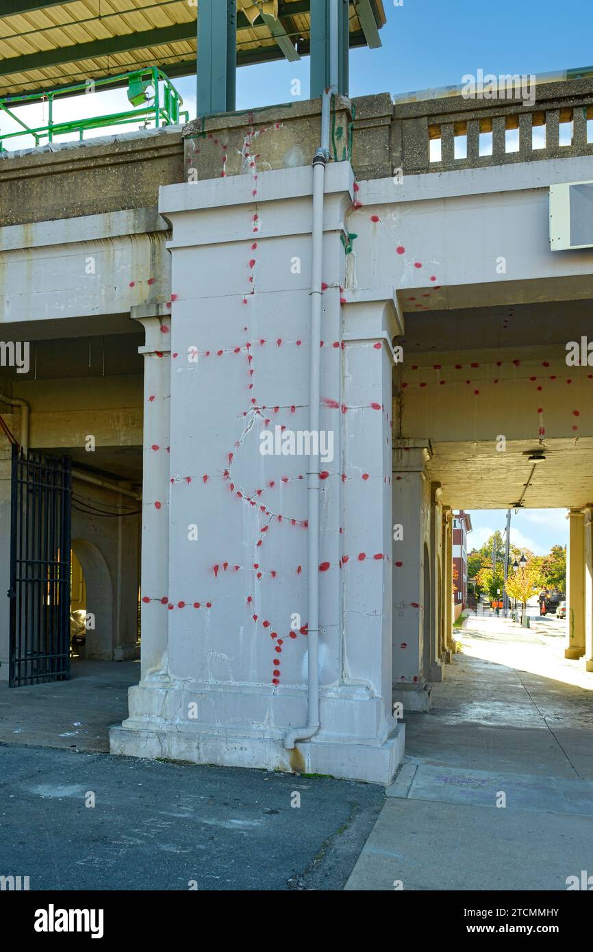 Reinforced concrete arched bridge hi-res stock photography and images ...