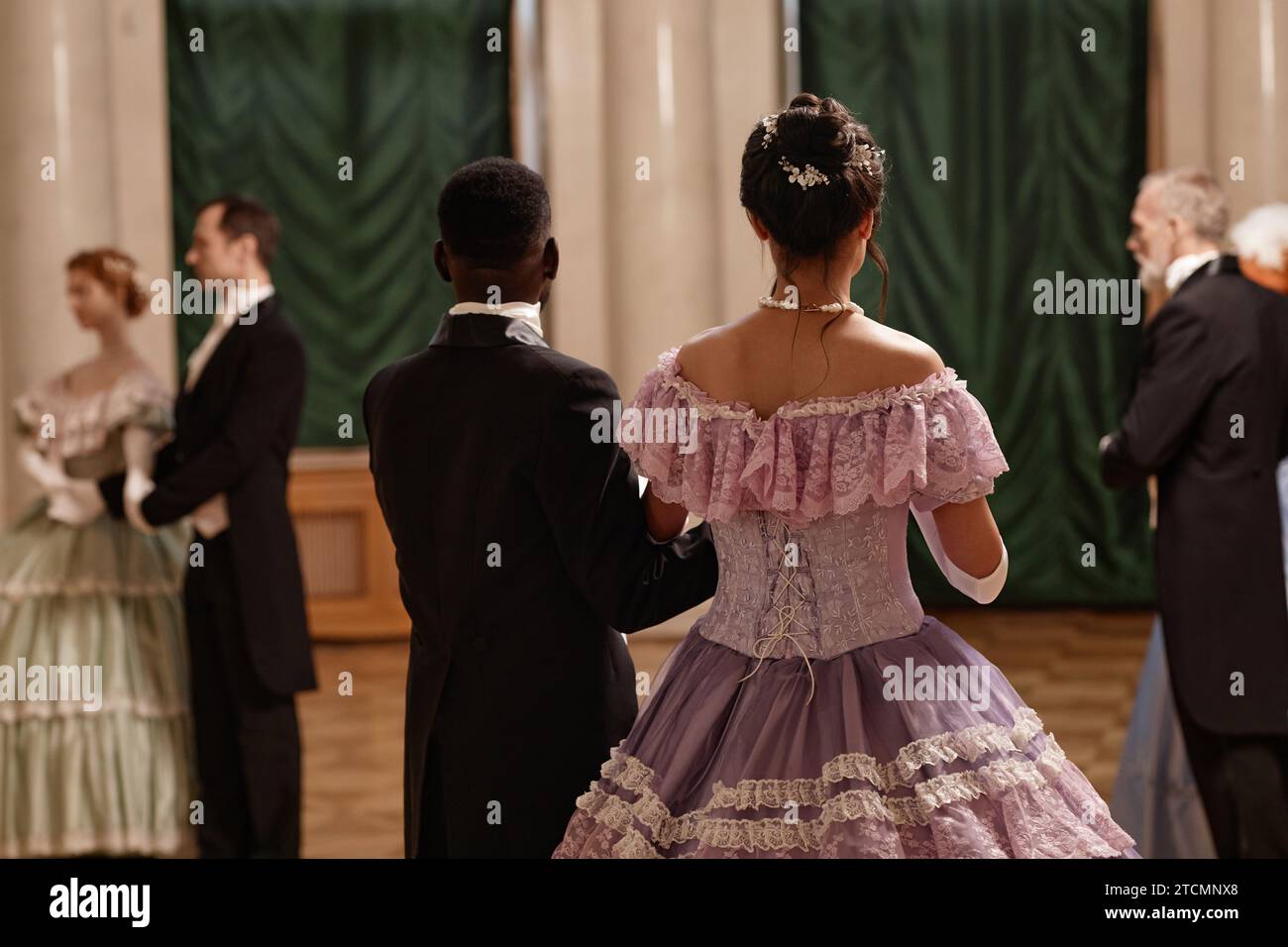 Victorian couple back view hi-res stock photography and images - Alamy