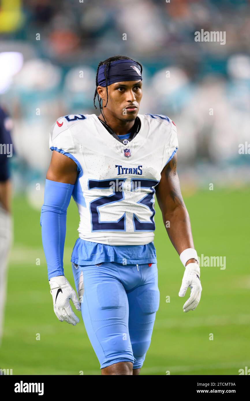 Tennessee Titans cornerback Tre Avery (23) warms up on the field before ...