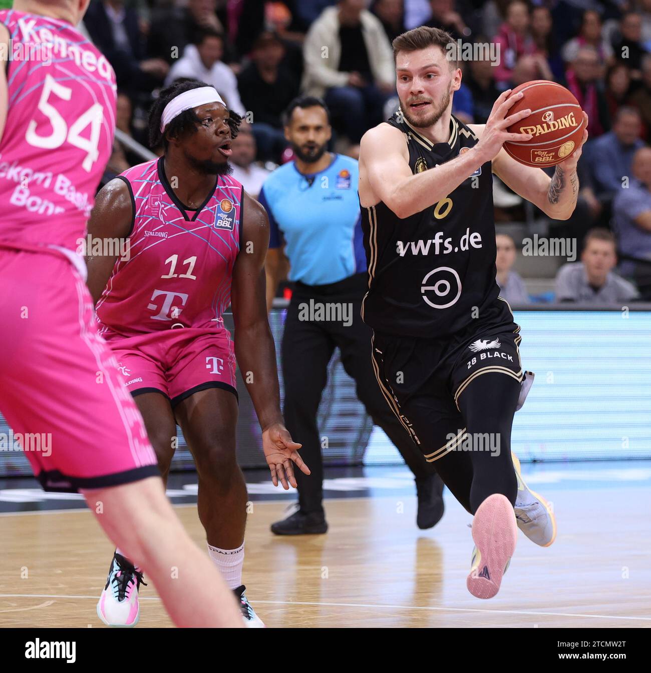 Bonn, Germany. 13th Dec, 2023. Brian Fobbs (Bonn), Ferdinand Zylka ...