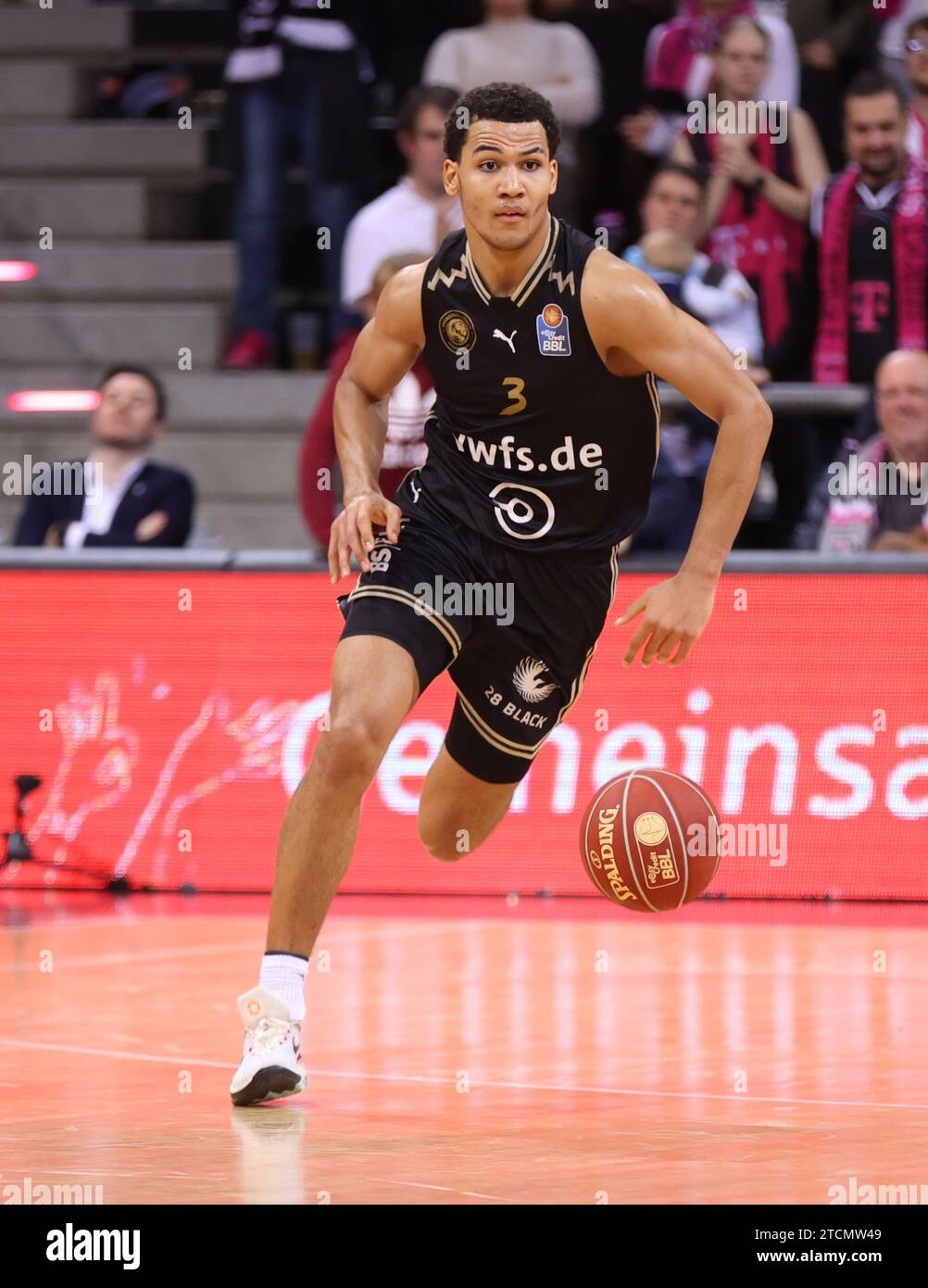 Bonn, Germany. 13th Dec, 2023. Nicholas Tischler (Braunschweig ...