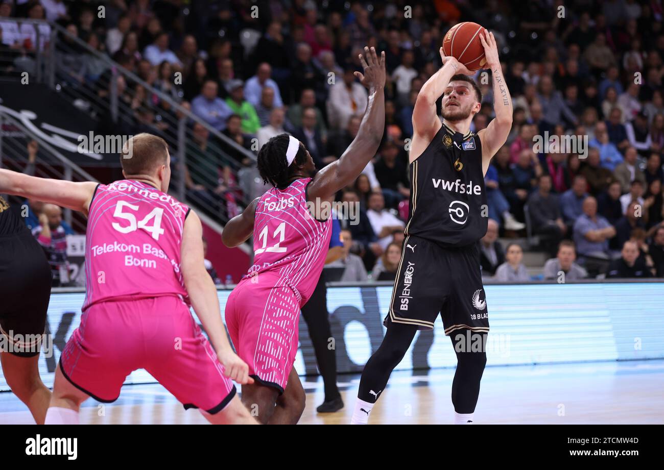 Bonn, Germany. 13th Dec, 2023. Brian Fobbs (Bonn), Ferdinand Zylka ...