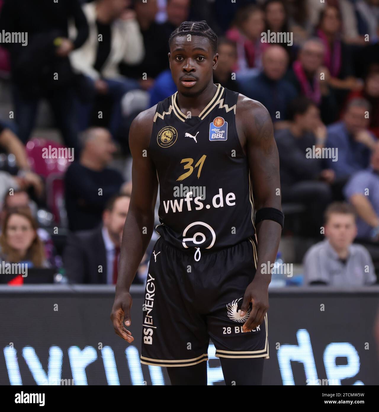 Bonn, Germany. 13th Dec, 2023. Barra Njie (Braunschweig), Telekom ...