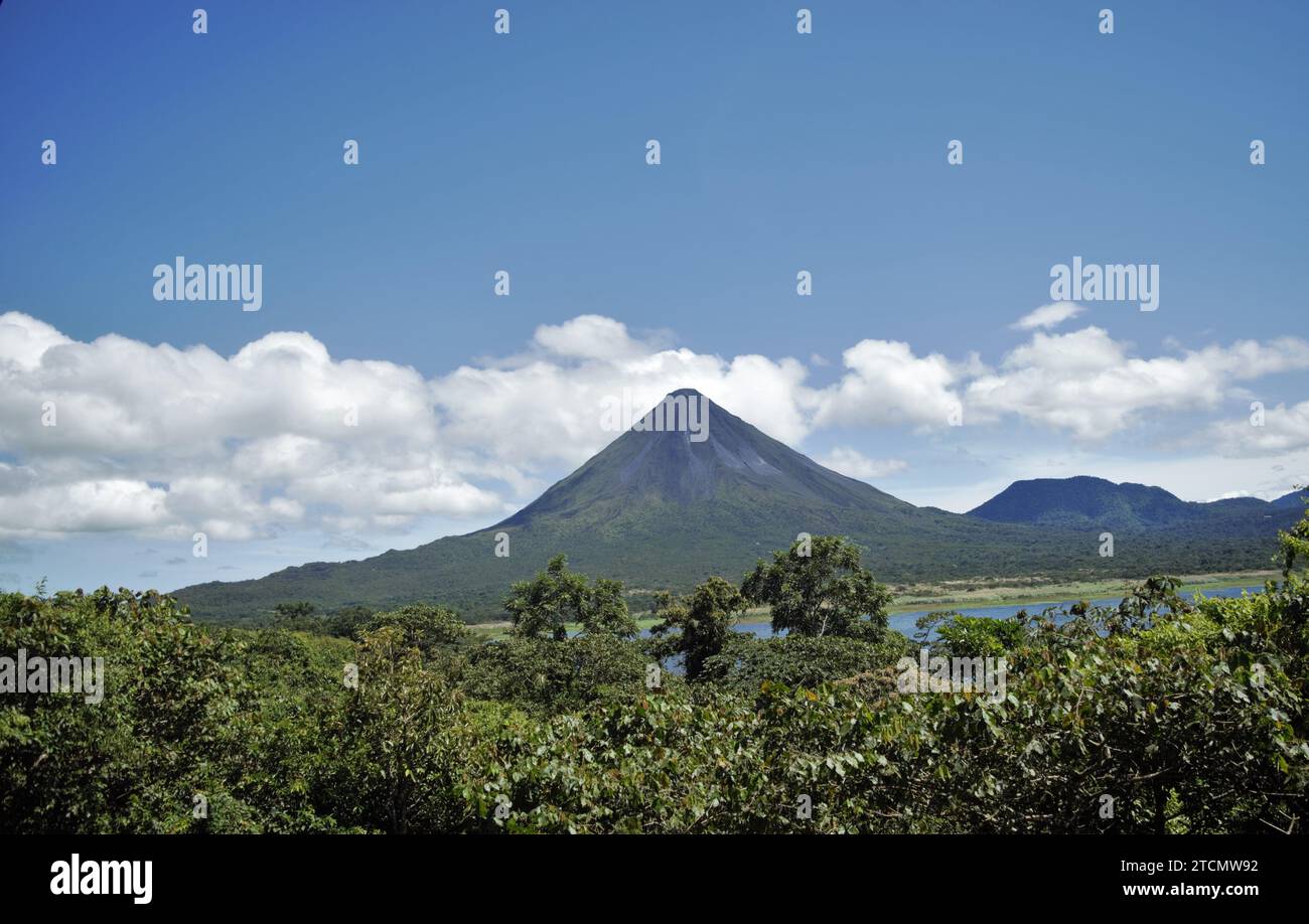 The Arenal Volcano, located in Costa Rica Stock Photo - Alamy