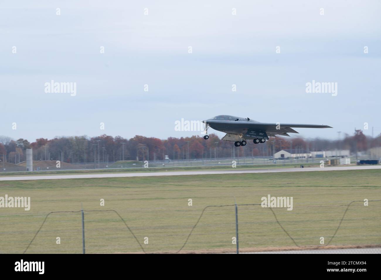 A U.S. Air Force B-2 Spirit stealth bomber, takes off at Whiteman Air ...