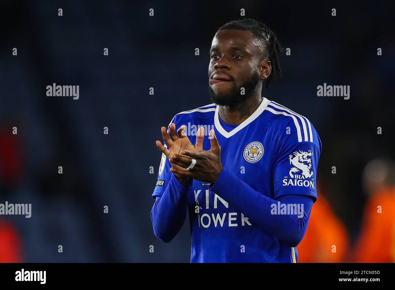 Stephy Mavididi #10 of Leicester City applauds the fans at the end of ...
