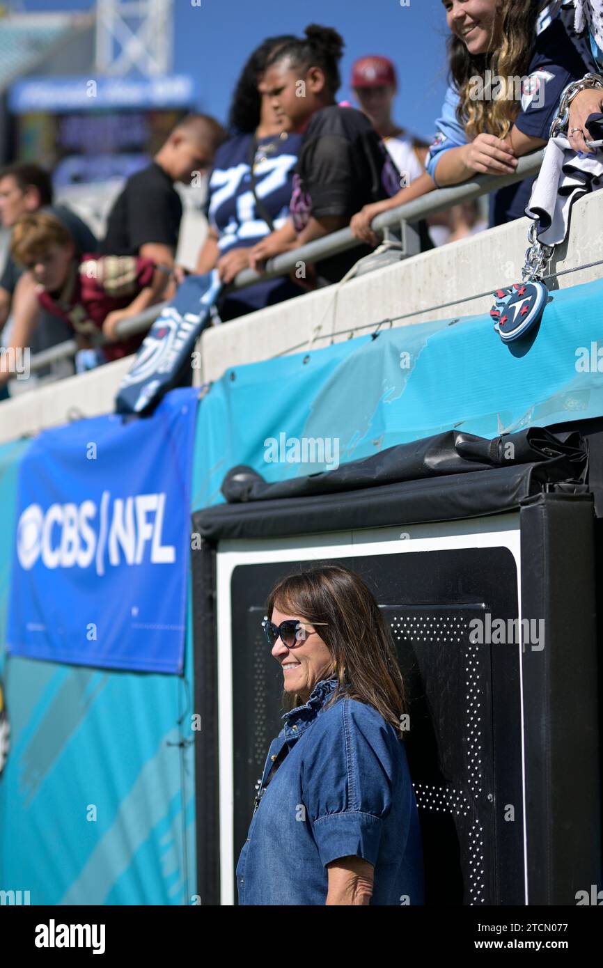 Tennessee Titans owner Amy Adams Strunk poses for a photo with fans ...