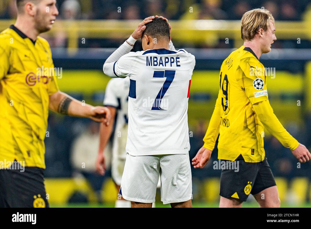 Borussia dortmund vs paris saint german hi-res stock photography and ...