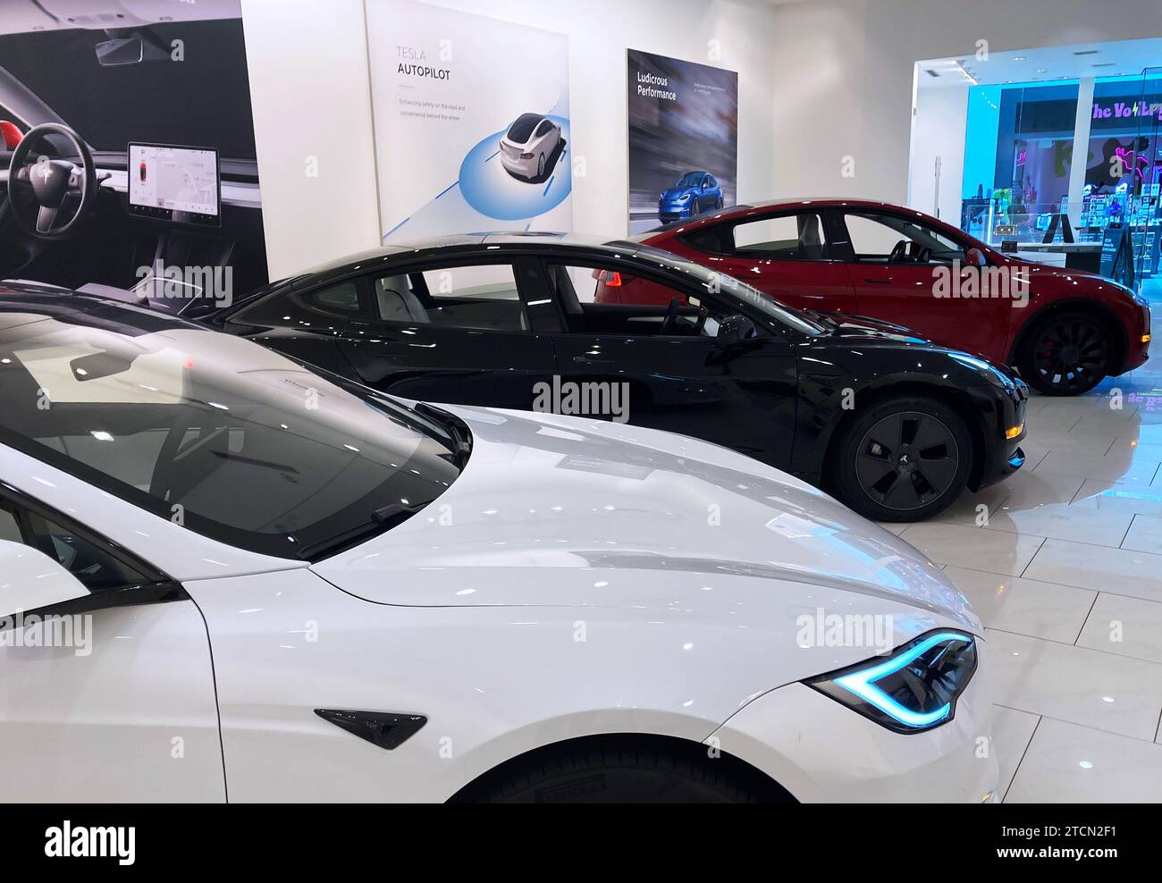 Orlando, United States. 13th Dec, 2023. Vehicles are seen in a Tesla ...