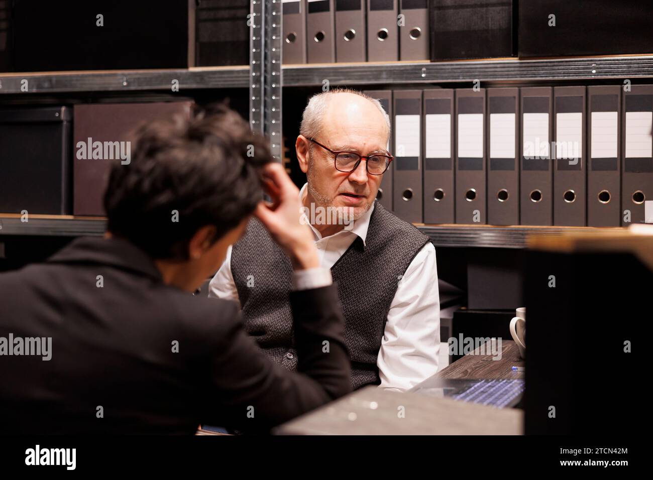 Police looking at laptop hi-res stock photography and images - Alamy