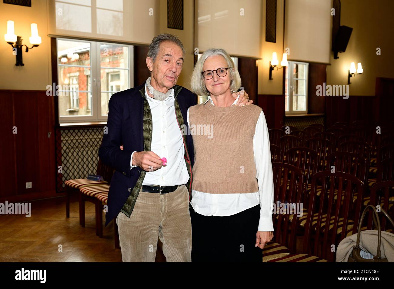 Tim Guldimann und Christiane Hoffmann bei der Verleihung des ...