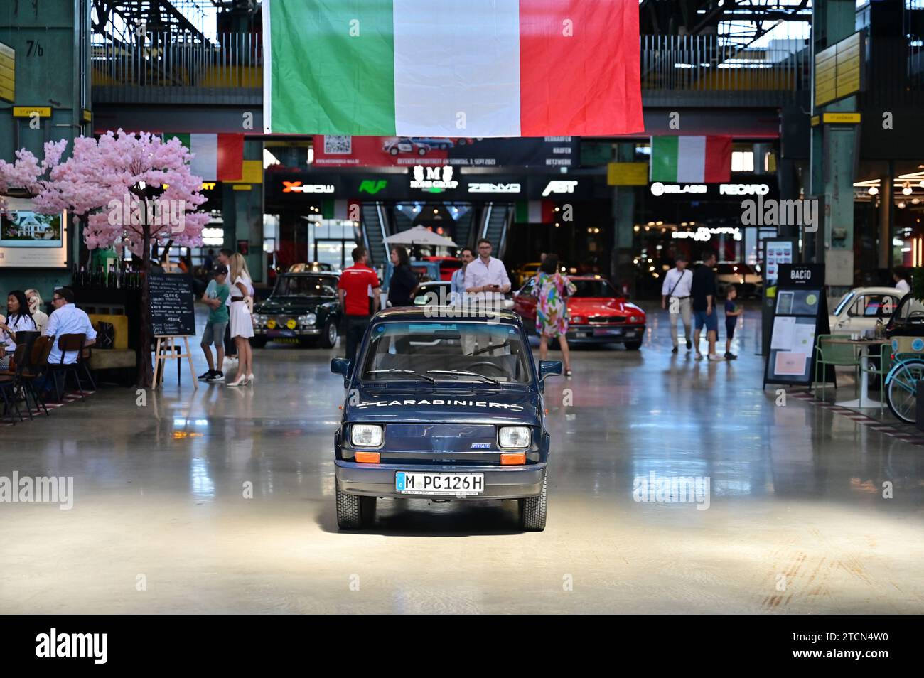 Motorworld in Munich - center for exclusive cars as well as vintage and ...