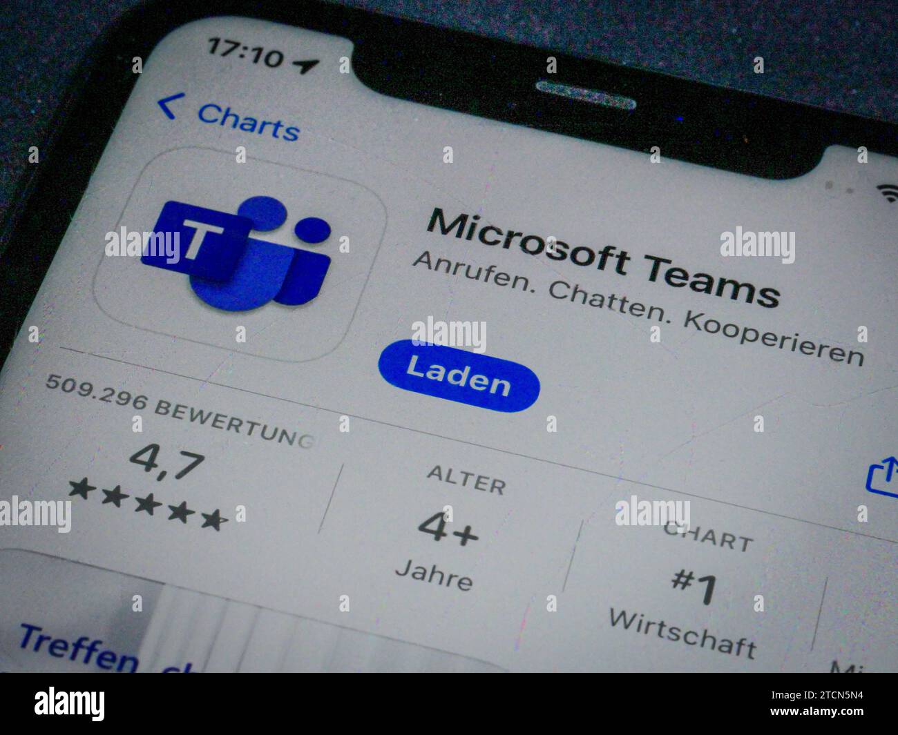 App Store - Apple - Apple App Store auf einem iPhone. Apps Charts ...