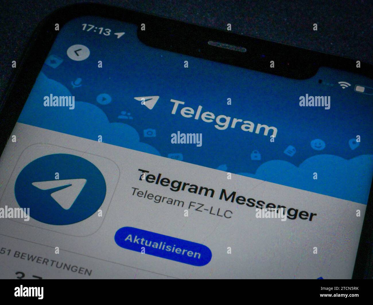 App Store - Apple - Apple App Store auf einem iPhone. Apps Charts ...