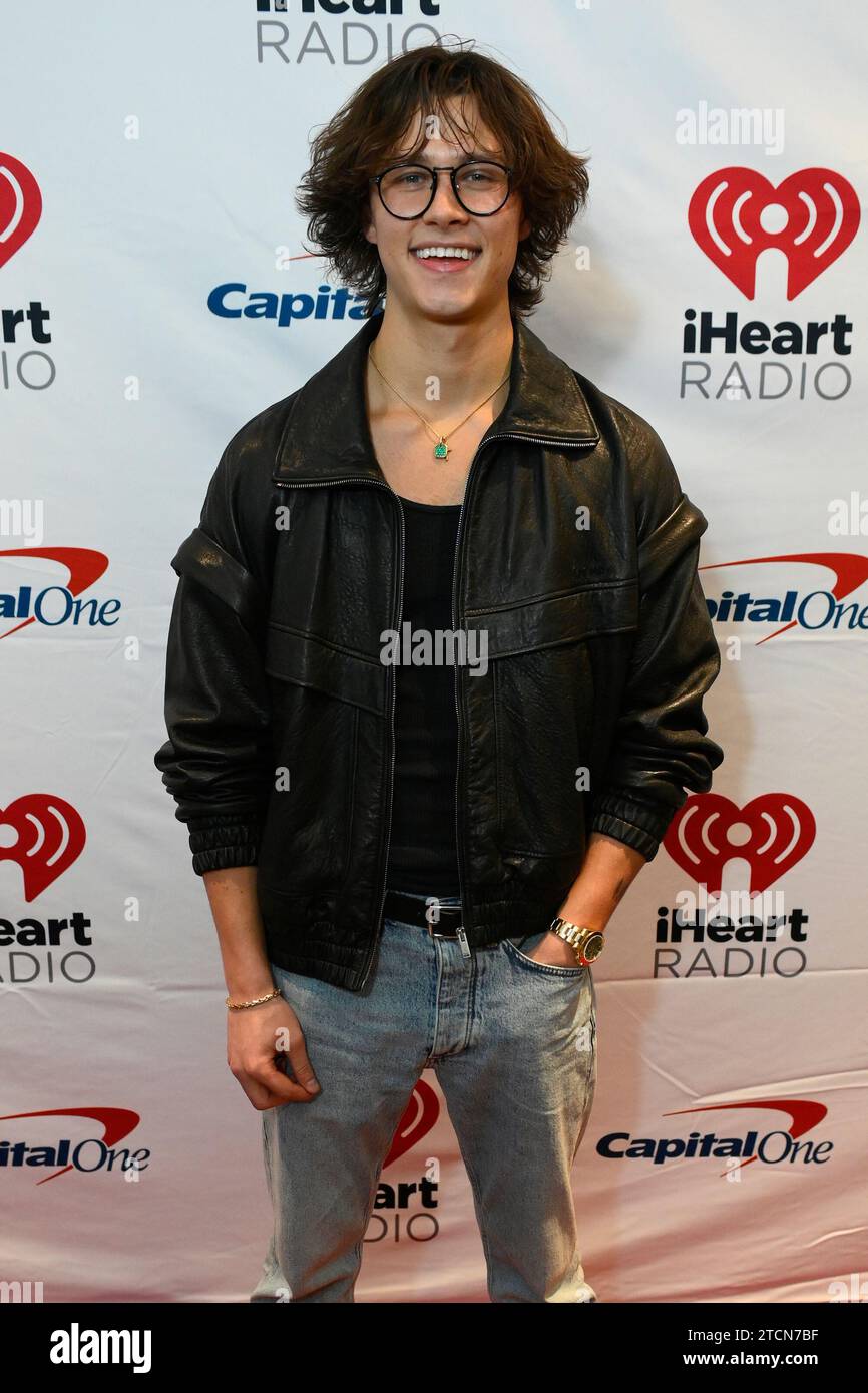 American guitar virtuoso David Kushner showcases his rockstar presence ...