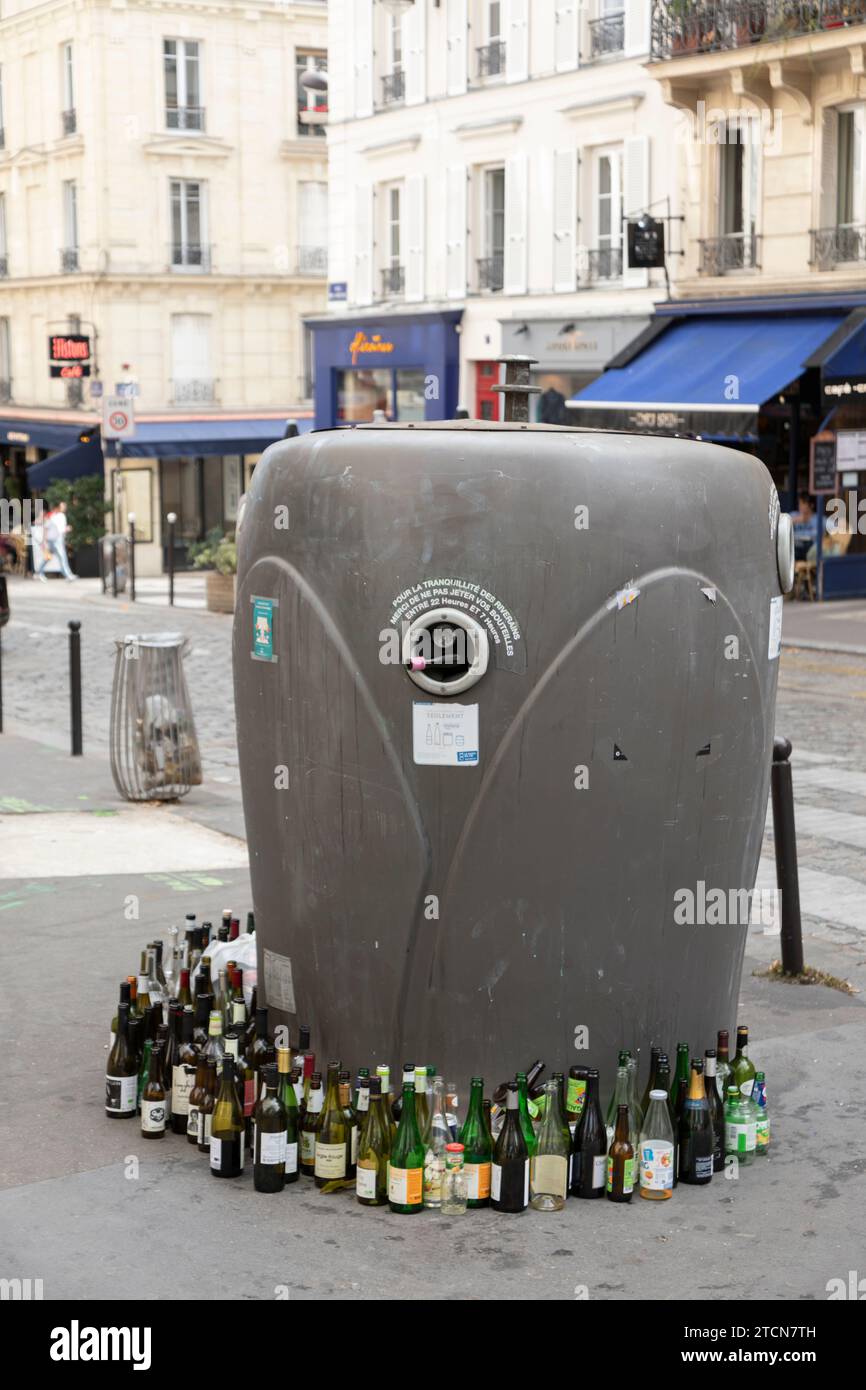 Alcohol bottles bin hi-res stock photography and images - Alamy