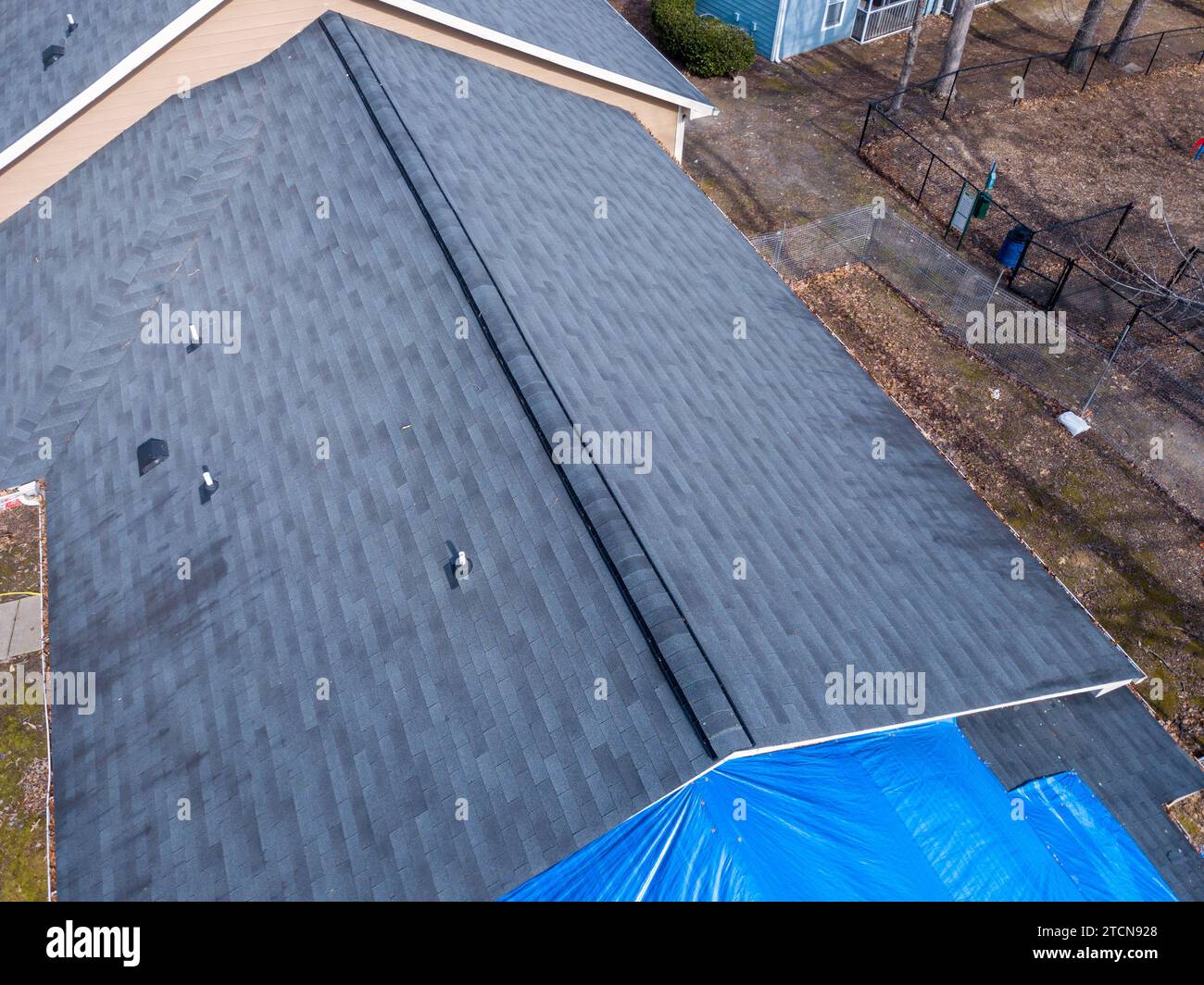 Blue tarp covering roof hi-res stock photography and images - Alamy