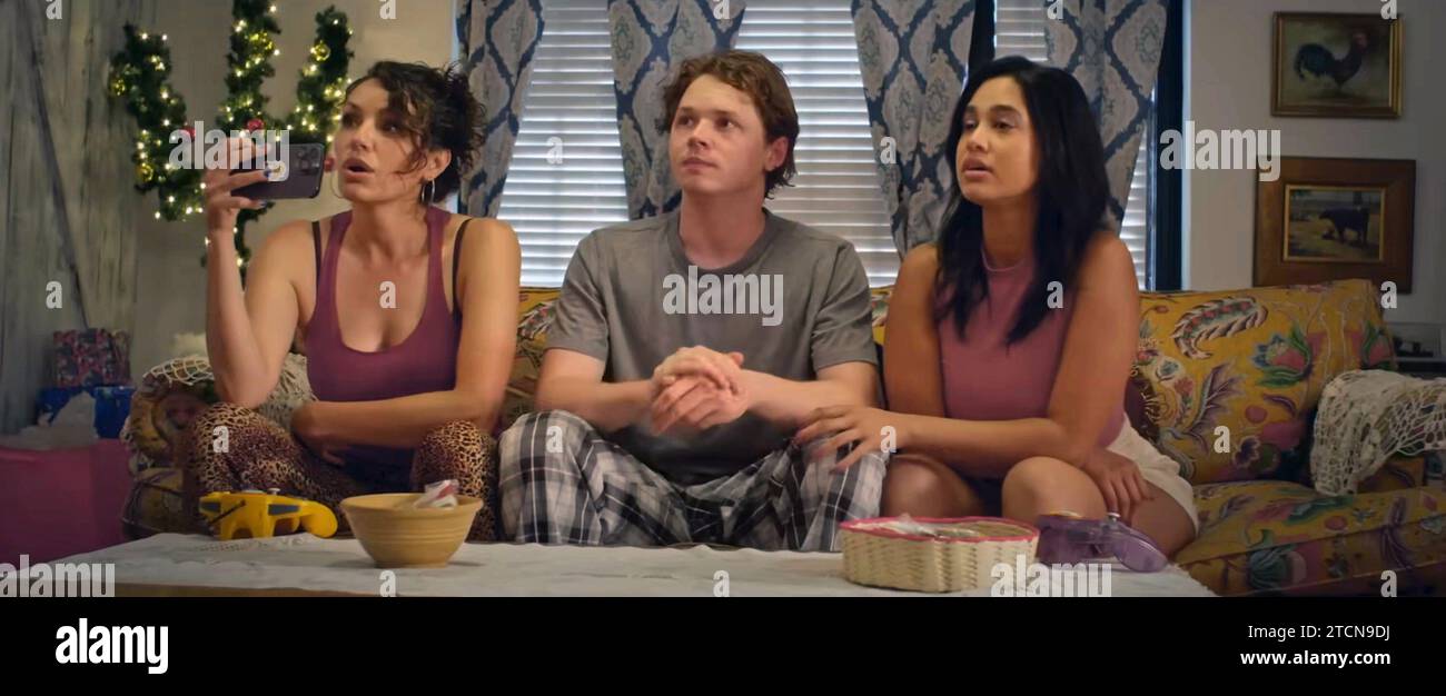 HOW THE GRINGO STOLE CHRISTMAS, from left: Romy Peniche, Jack Kilmer ...