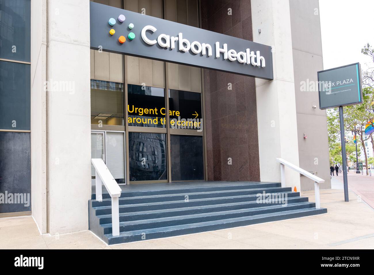 Urgent care sign hi-res stock photography and images - Alamy