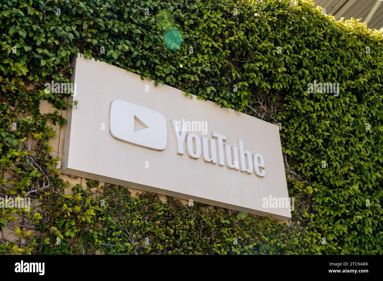 Youtube logo and sign on the building at Youtube headquarters in San ...