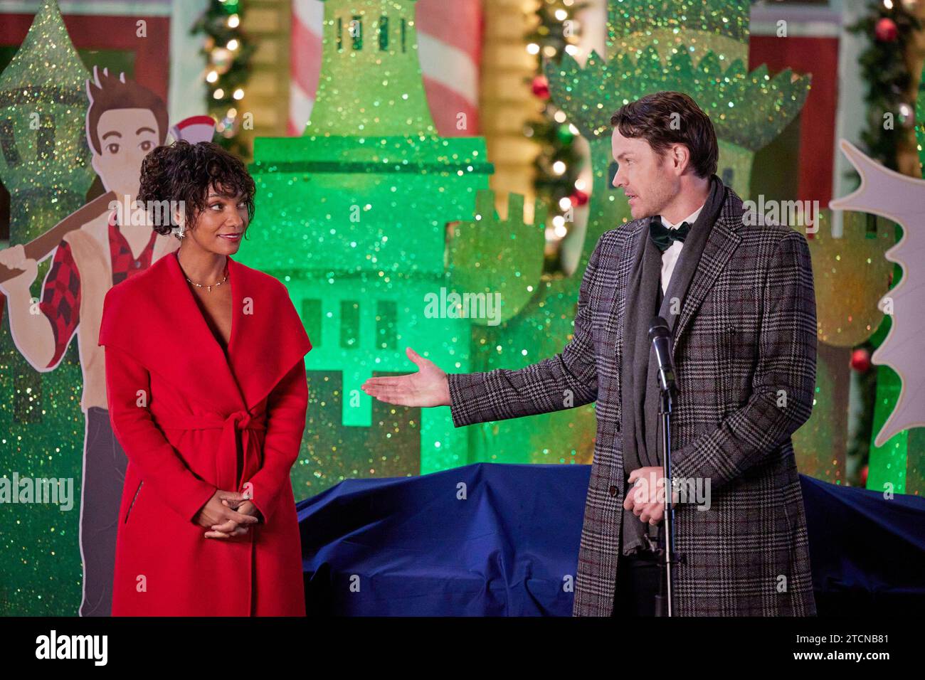 MAGIC IN MISTLETOE, from left: Lyndie Greenwood, Paul Campbell, (aired ...