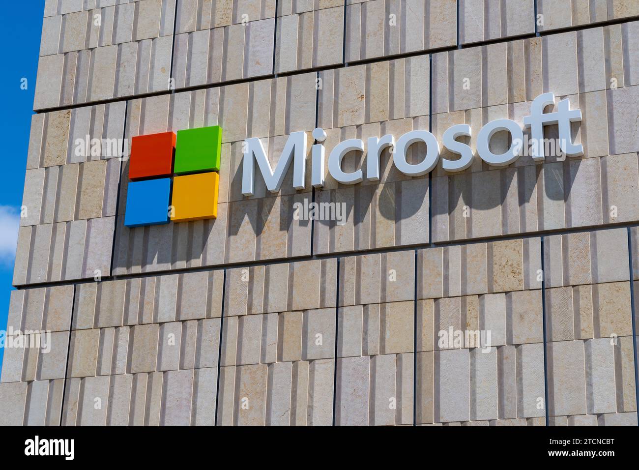 Microsoft sign on the building at its Silicon Valley Corporate campus ...